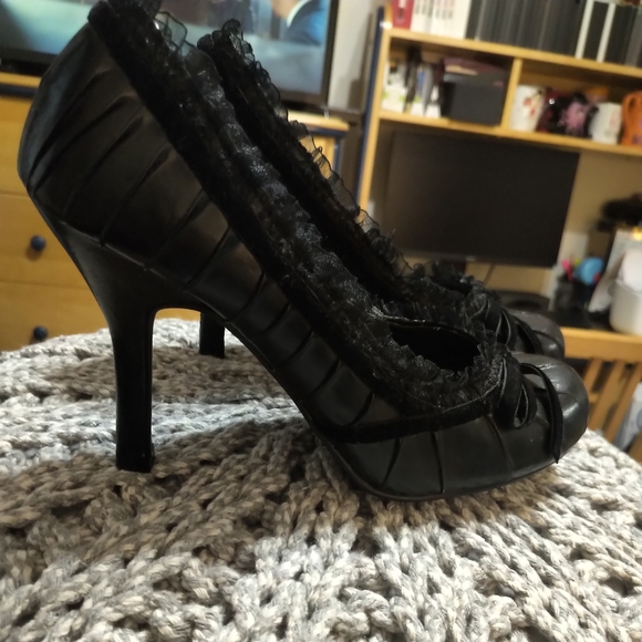 le chateau | Shoes | Dainty Lace Shoes | Poshmark